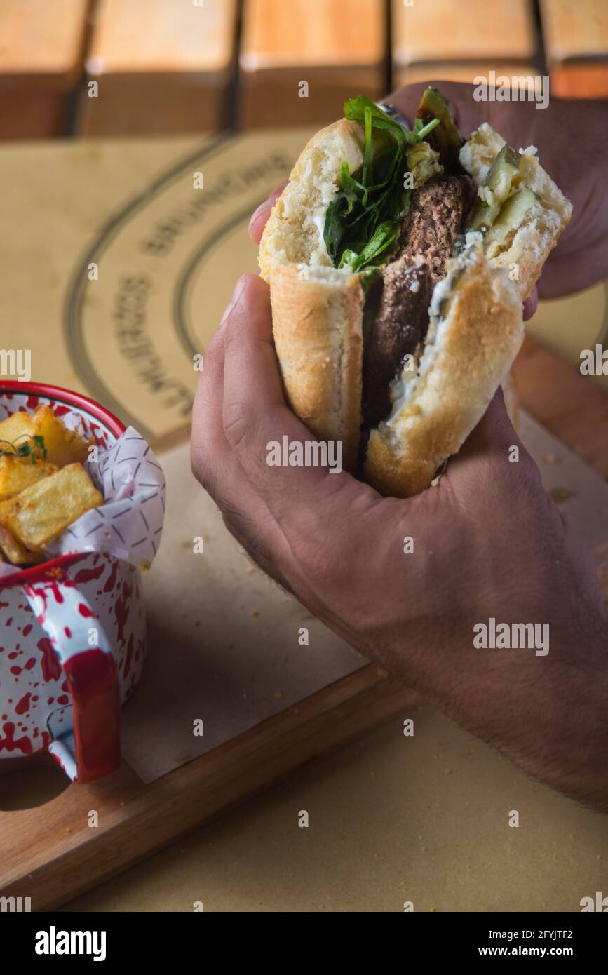 hands holding burger Stock Photo - Alamy