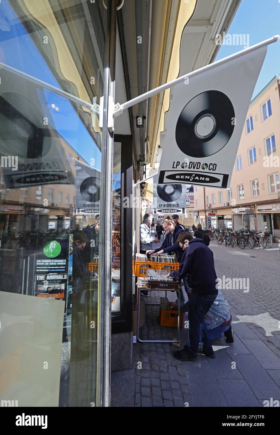 Record store storefront hi-res stock photography and images - Alamy