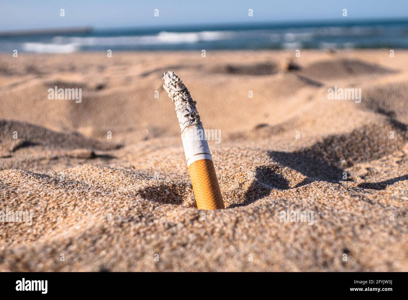 Half and half smoking tobacco hi-res stock photography and images - Alamy