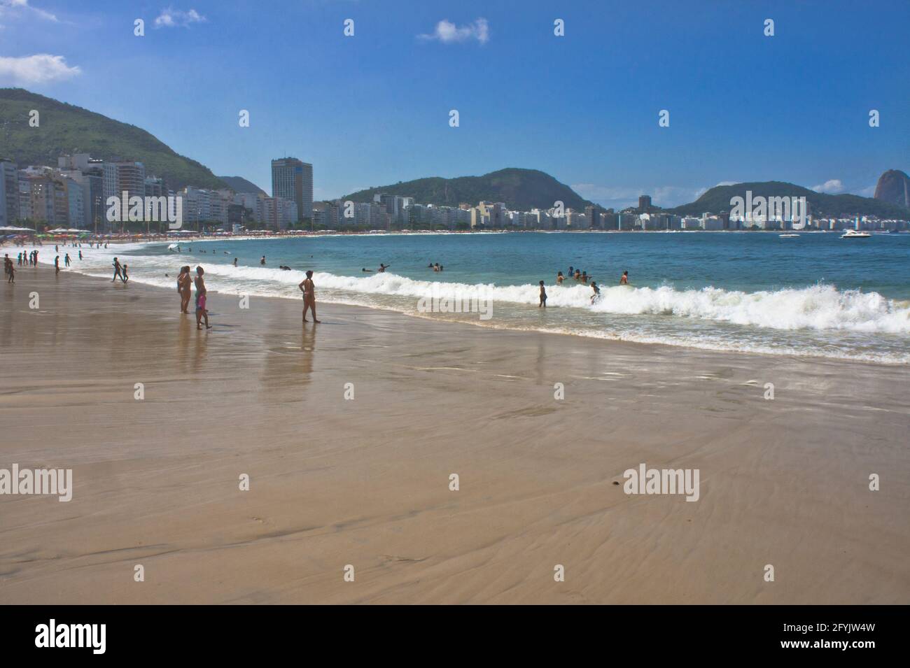 Copacabana beach beach ocean hi-res stock photography and images - Alamy