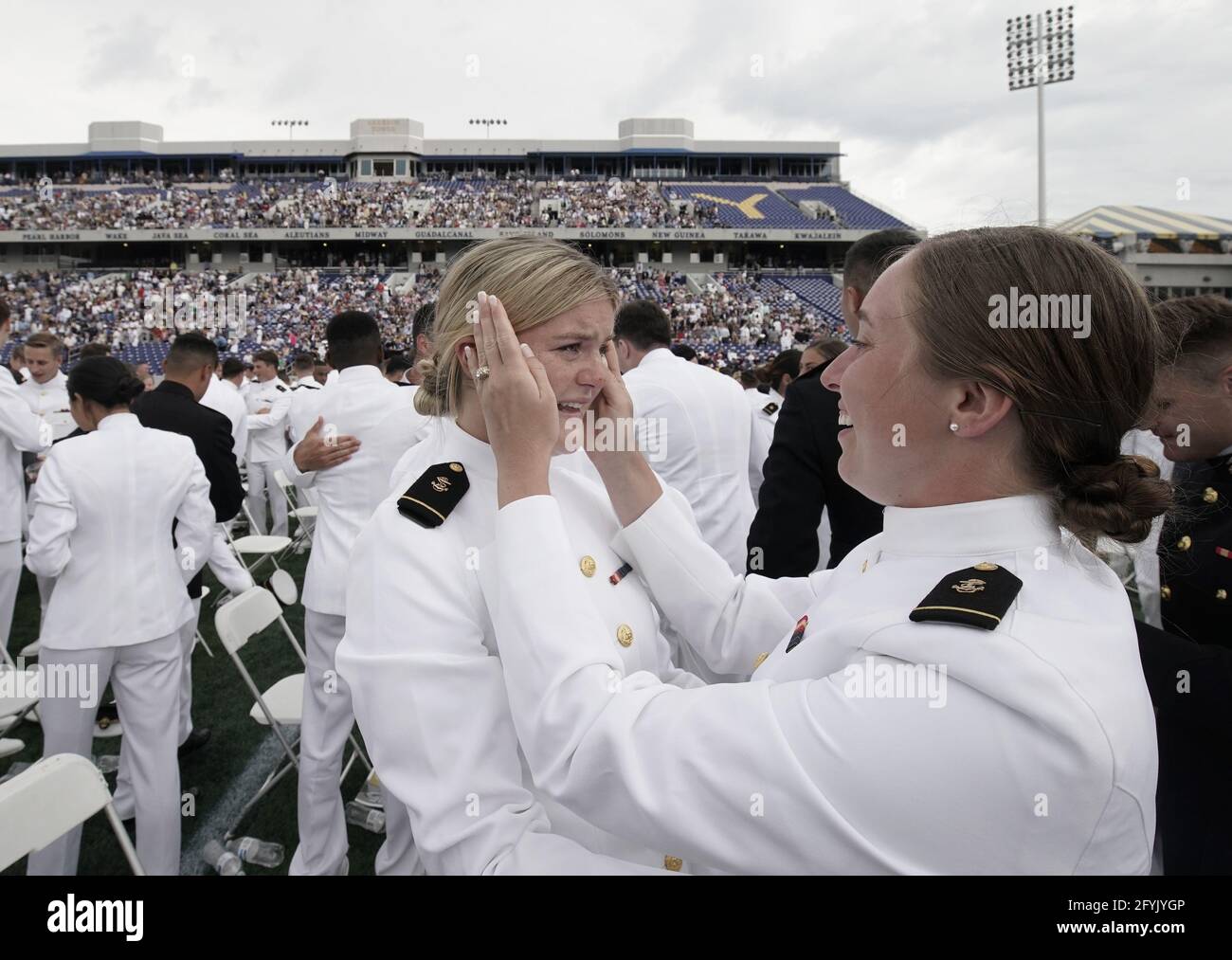Graduates and celebrate hi-res stock photography and images - Alamy