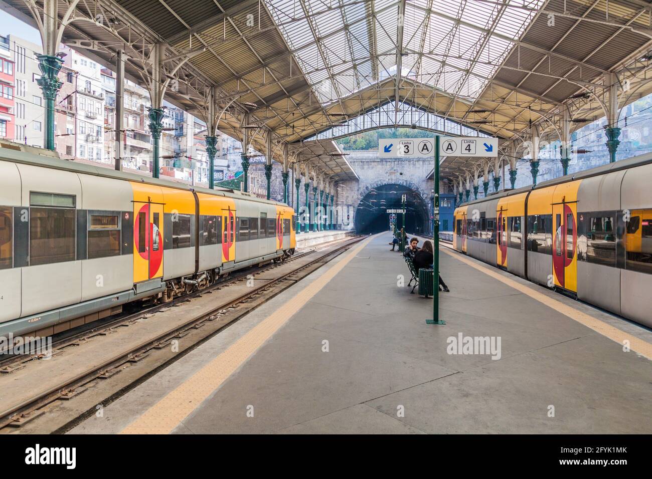 Portuguese railways hi-res stock photography and images - Alamy