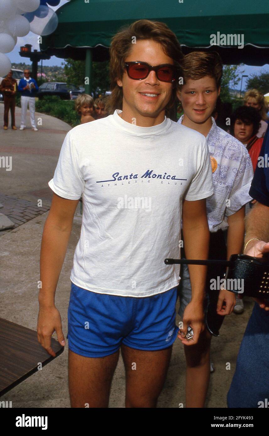 Rob lowe 1980s hi-res stock photography and images - Alamy