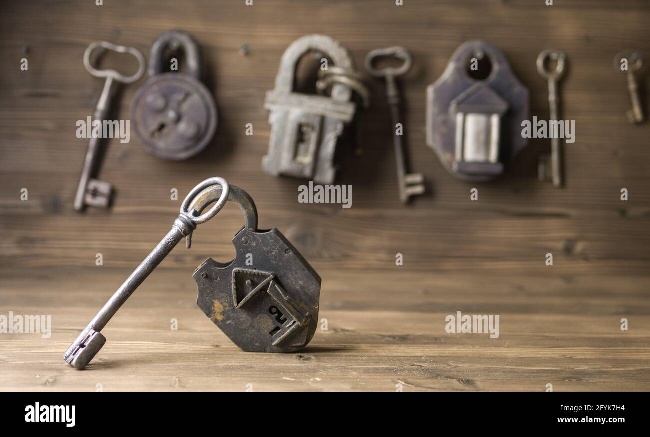 Keyhole lock medieval hi-res stock photography and images - Alamy