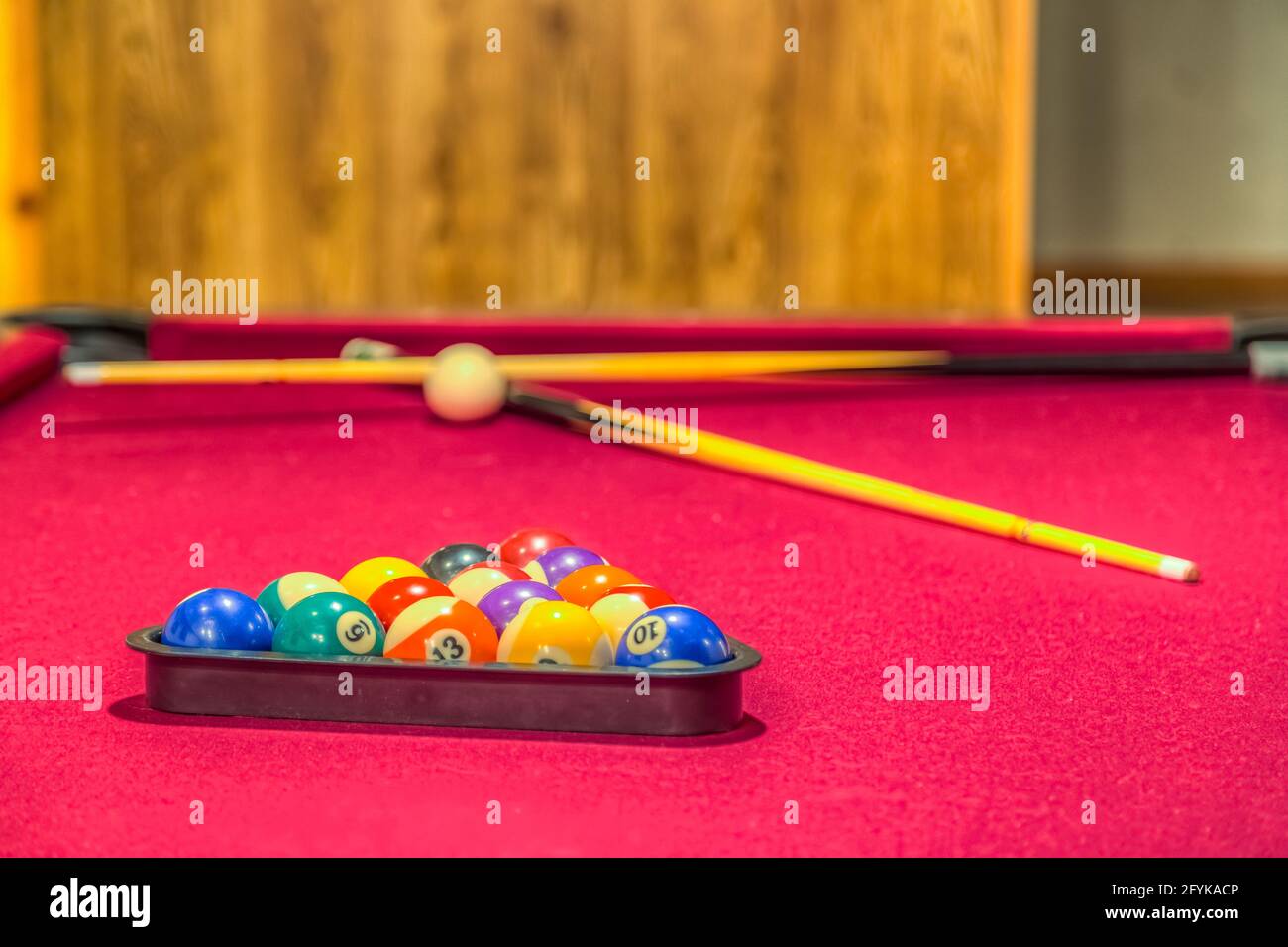 Red pool table hi-res stock photography and images - Alamy