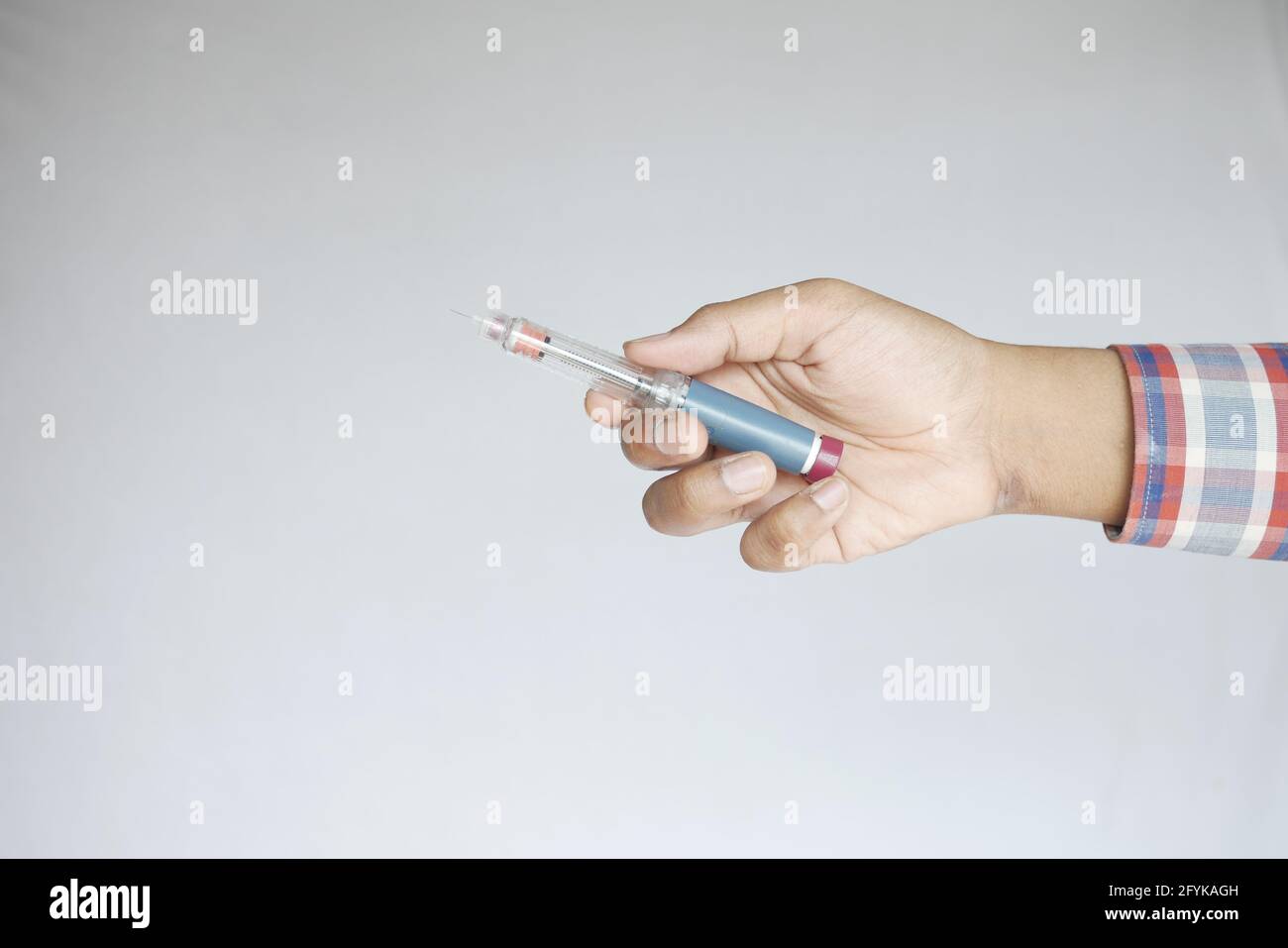 hand hold Insulin pens on white background, close up Stock Photo - Alamy