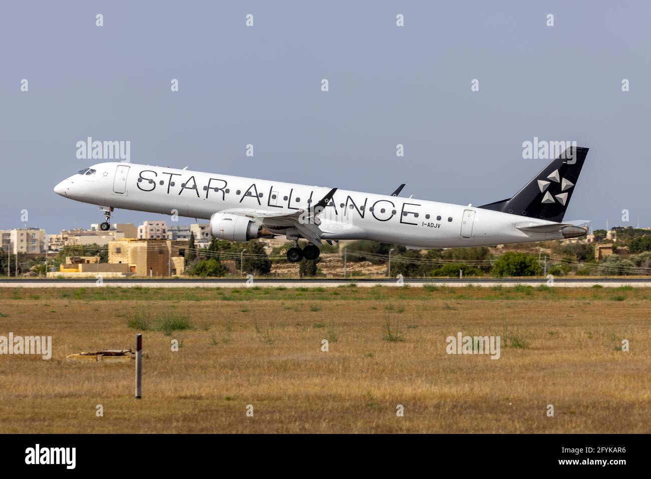 Star Alliance (Air Dolomiti) Embraer 195LR (ERJ-190-200LR)(REG: I-ADJV ...