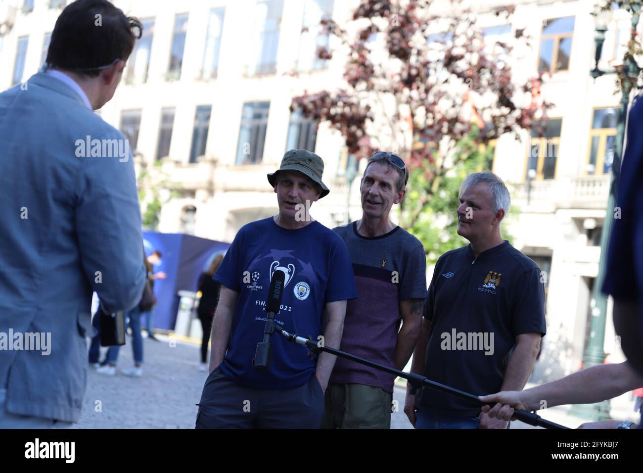 Chelsea fans beer hi-res stock photography and images - Alamy