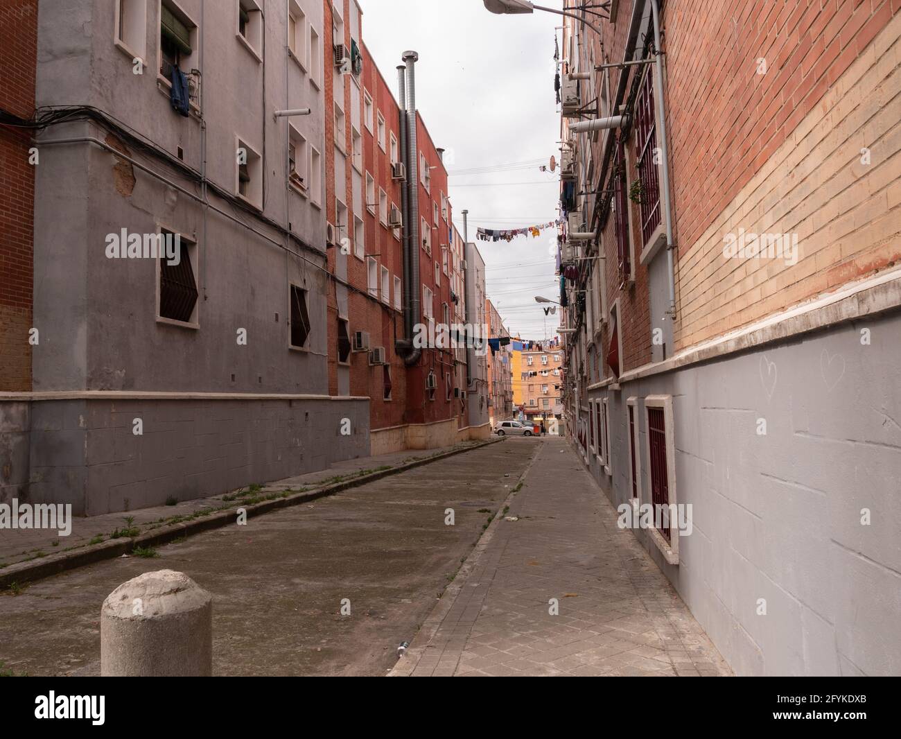POOR NEIGHBORHOOD STREET WITH CLOTHES AND GARBAGE Stock Photo - Alamy
