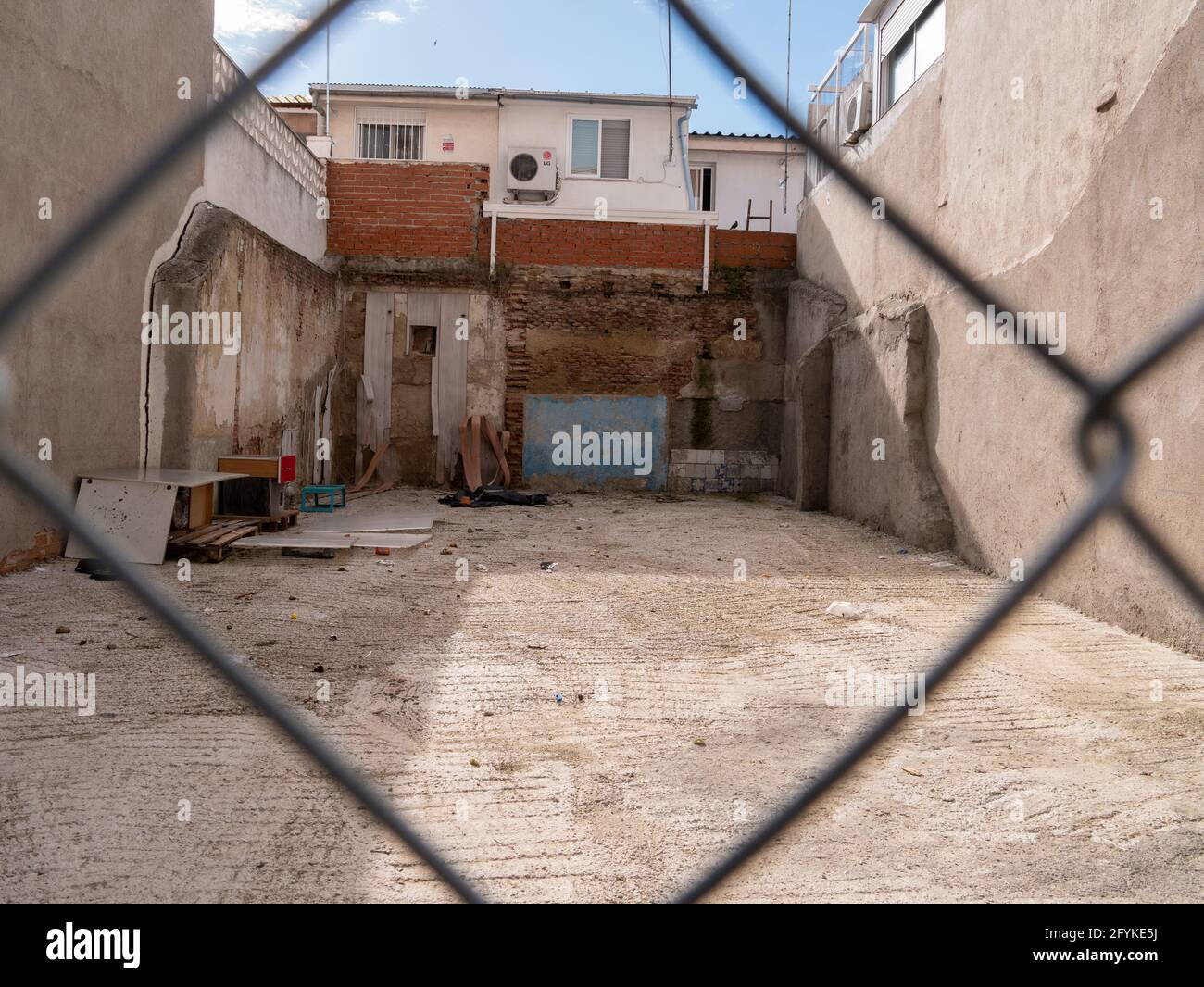 POOR NEIGHBORHOOD STREET WITH CLOTHES AND GARBAGE Stock Photo - Alamy