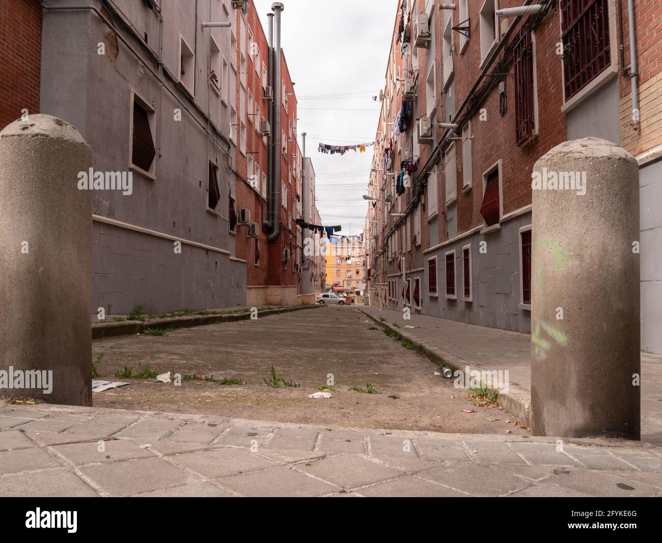 POOR NEIGHBORHOOD STREET WITH CLOTHES AND GARBAGE Stock Photo - Alamy