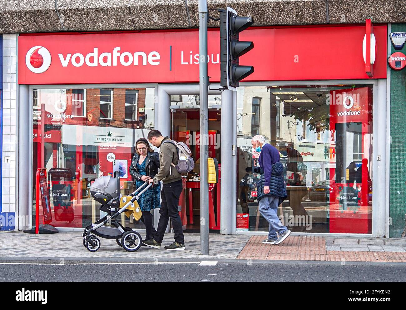 Vodafone mobile phone hi-res stock photography and images - Alamy