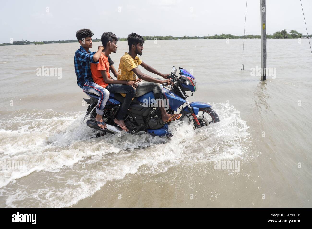 Flood affected men hi-res stock photography and images - Alamy