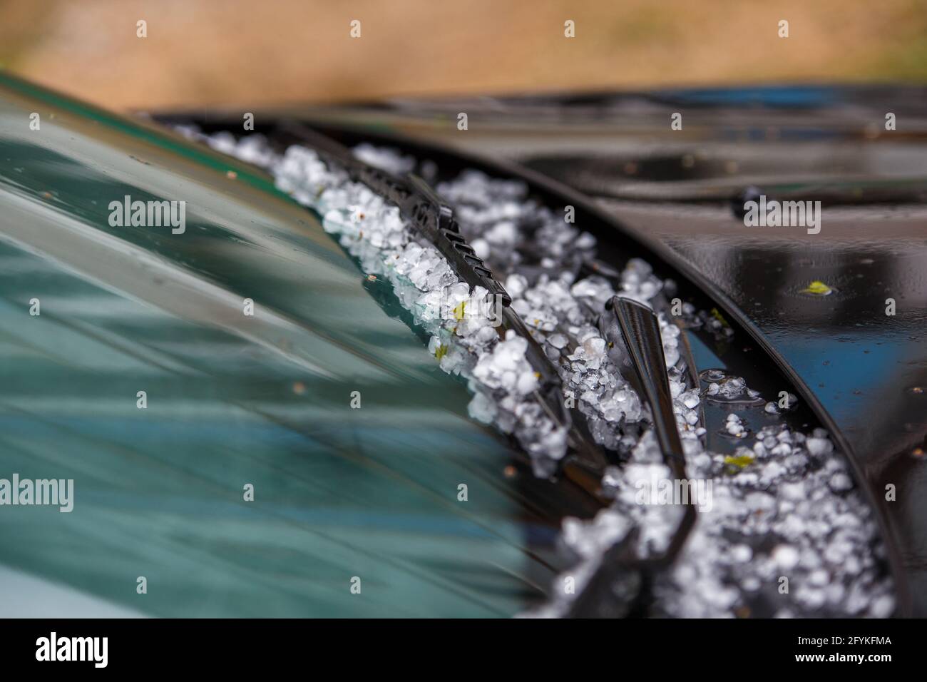 Small hail stones hi-res stock photography and images - Alamy