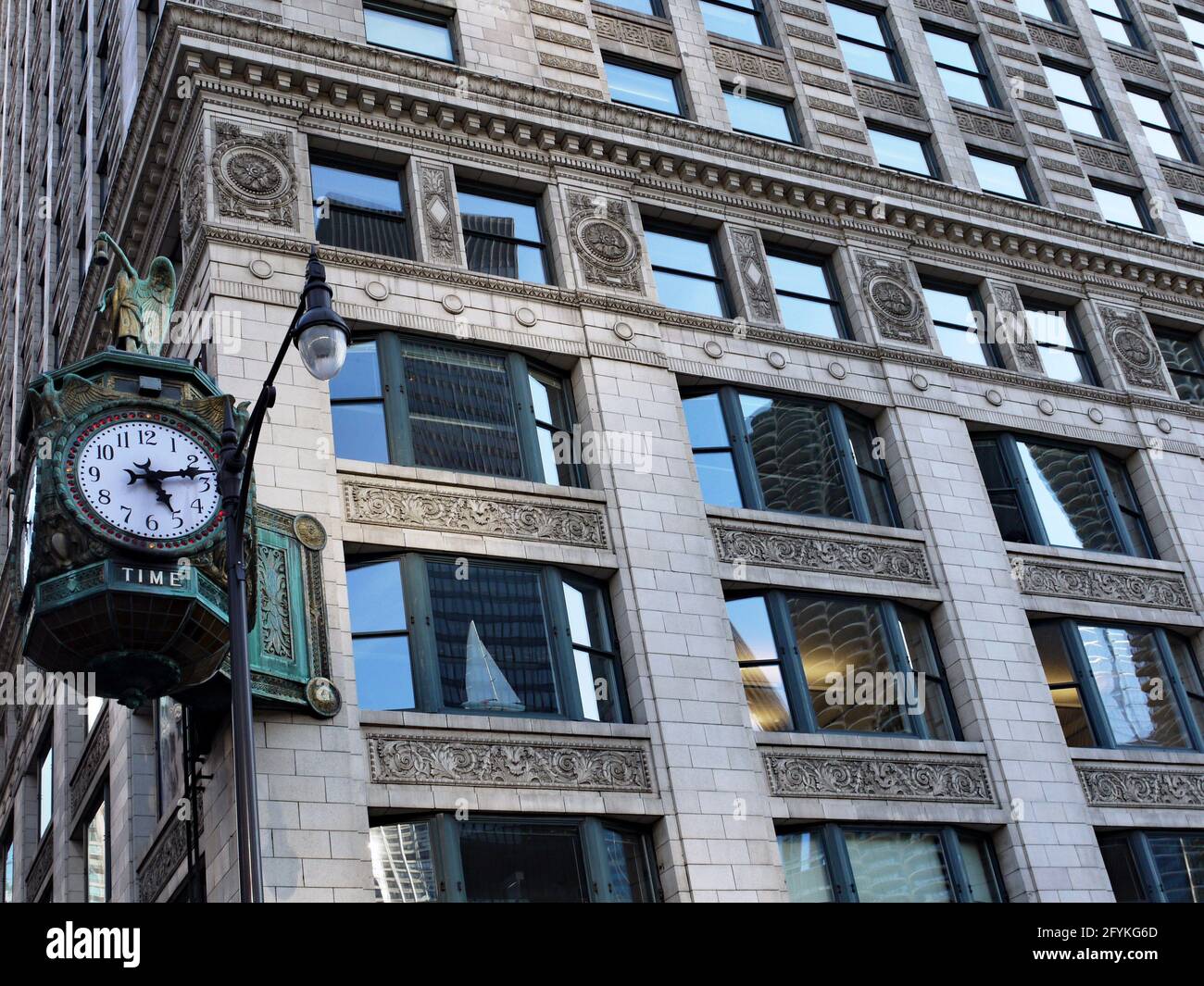 Chicago, USA - Ornate neoclassical detailing on the facade of 35 East ...