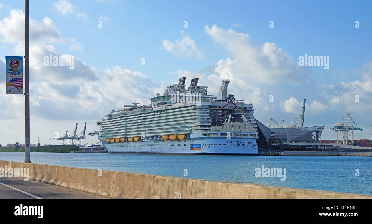 Symphony of the seas hi-res stock photography and images - Alamy