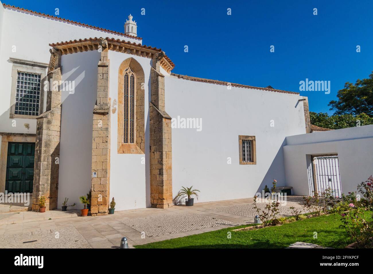 Garden of the Cathedral of Faro Se de Faro , Portugal Stock Photo - Alamy