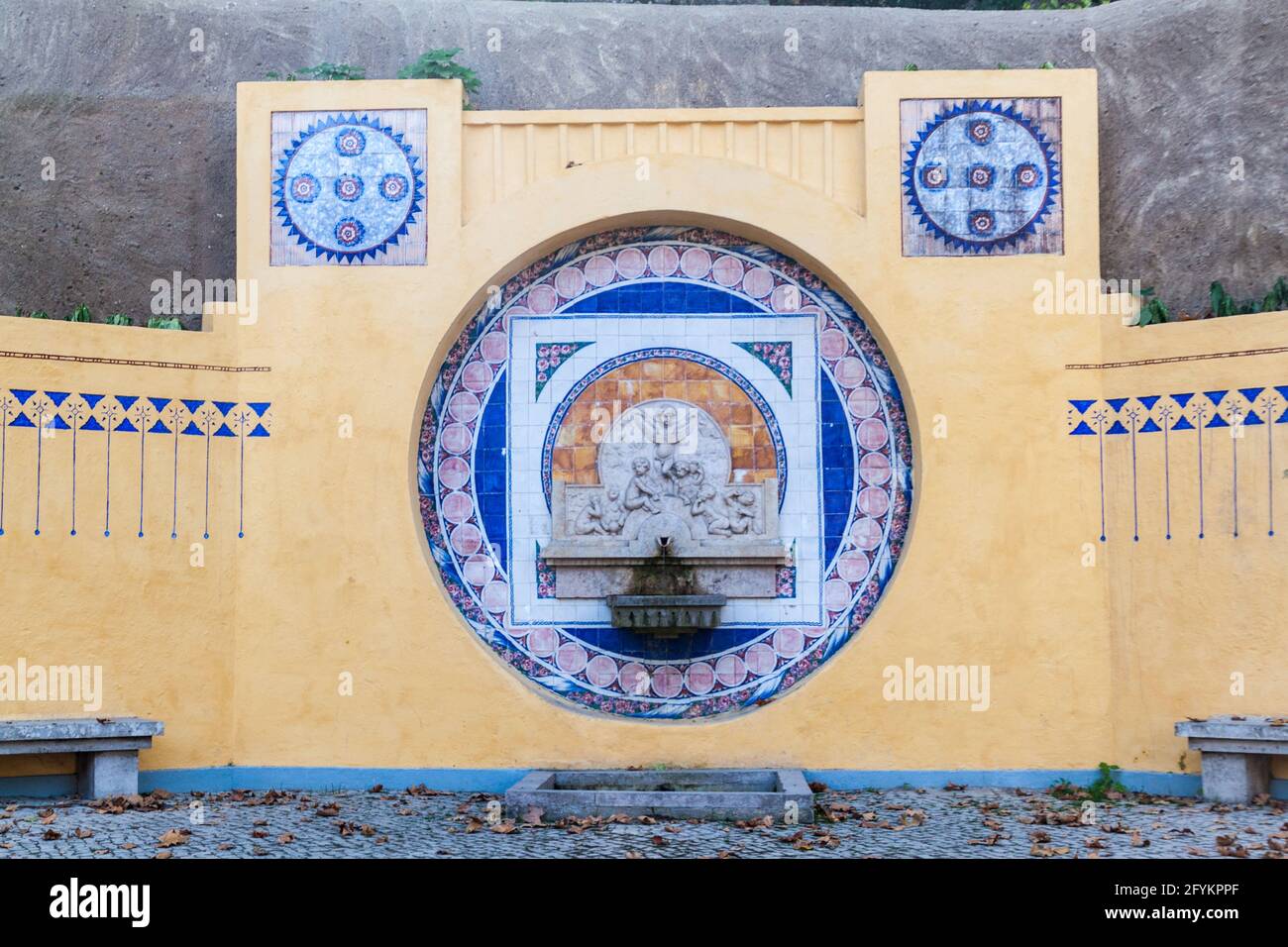 Fountain sintra portugal hi-res stock photography and images - Alamy
