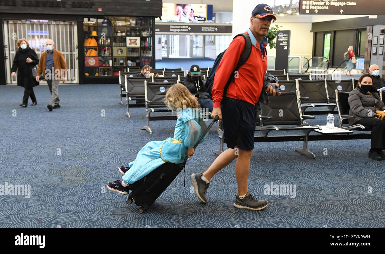 Milwaukee, Wisconsin, USA. 28th May, 2021. STEVE SPAETH pulls his ...