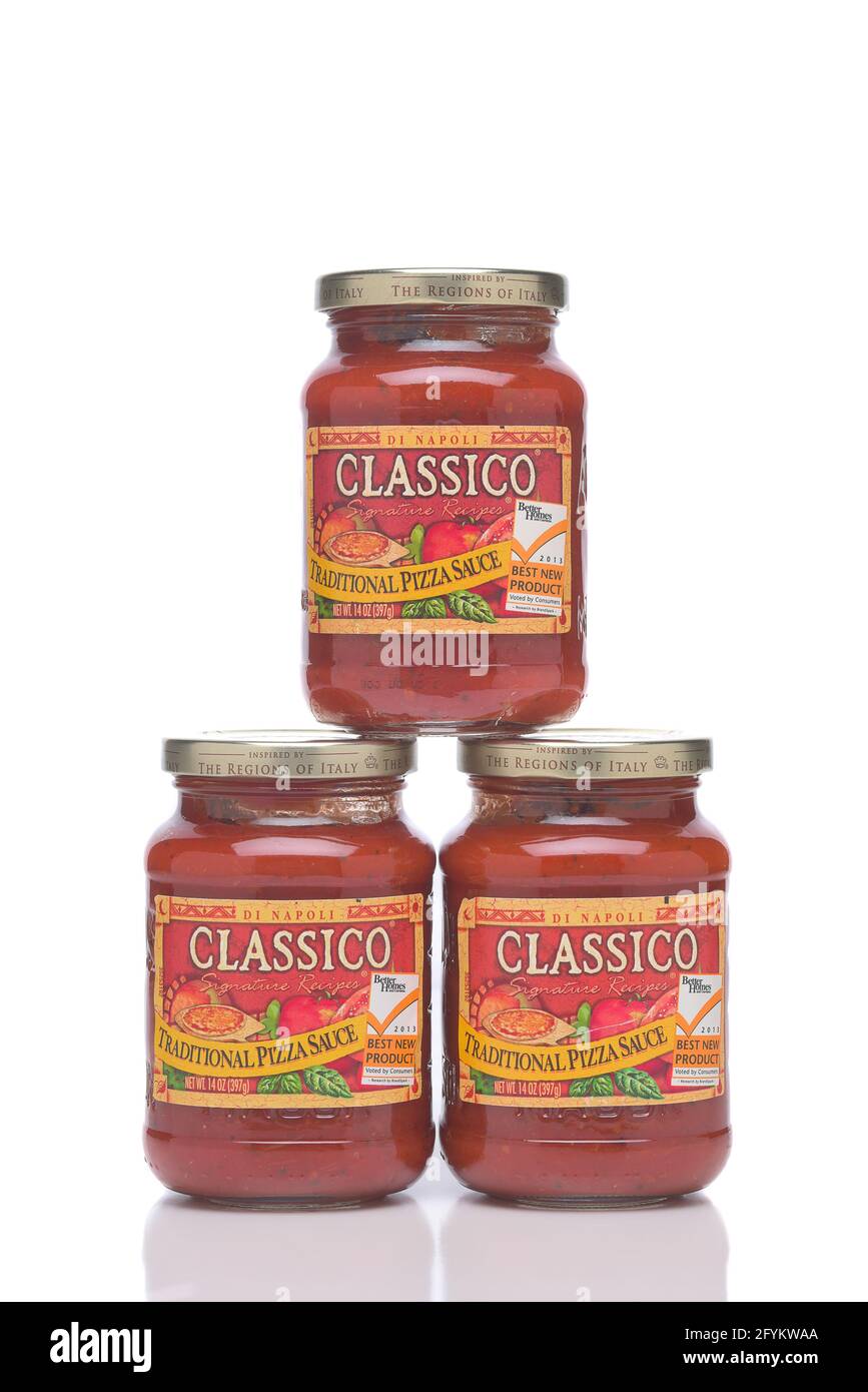 IRVINE, CALIFORNIA - 28 MAY 2021: Three jars of Classico Traditional ...