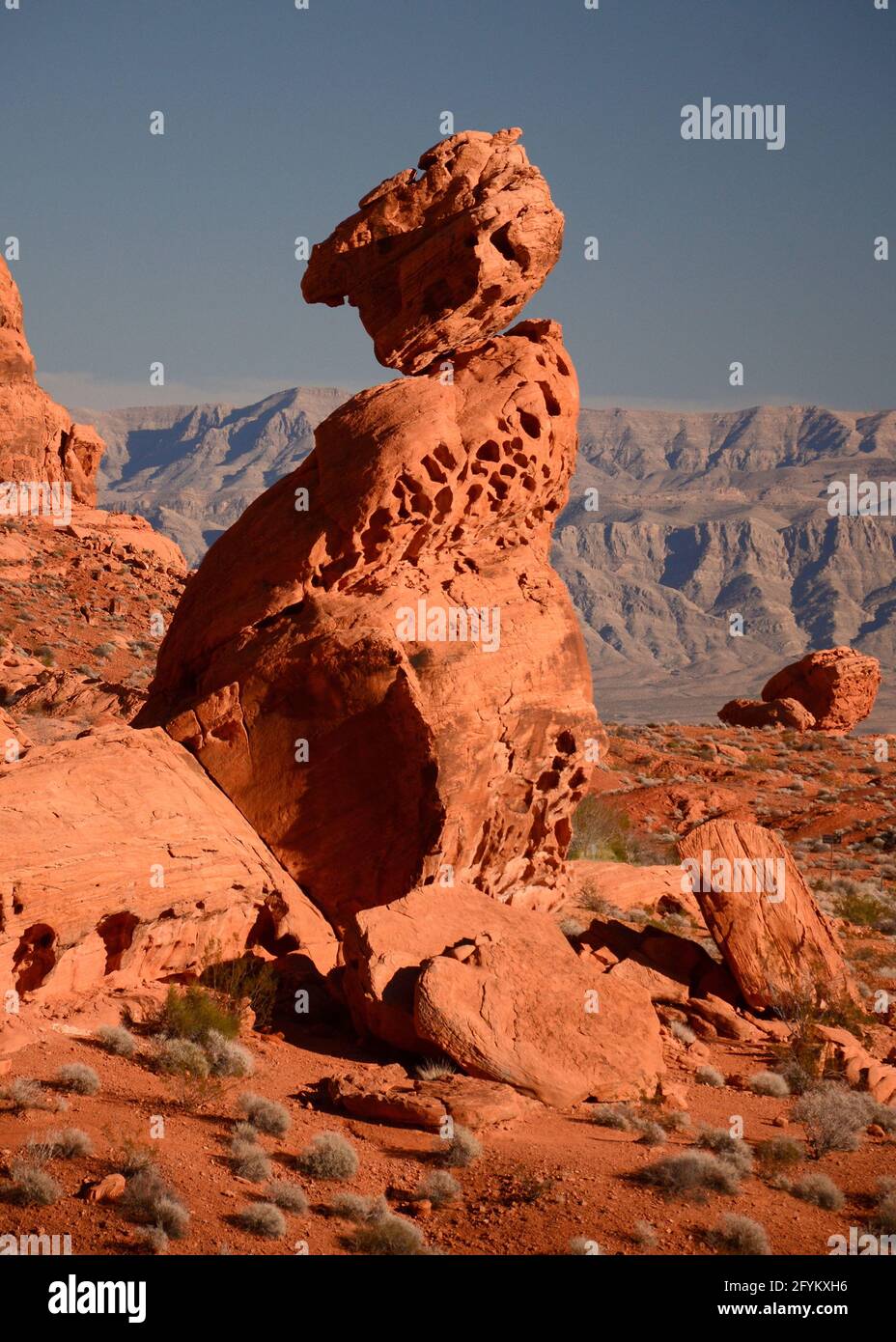 USA; NEVADA STATE PARKS; VALLEY OF FIRE; BALANCING ROCK Stock Photo - Alamy