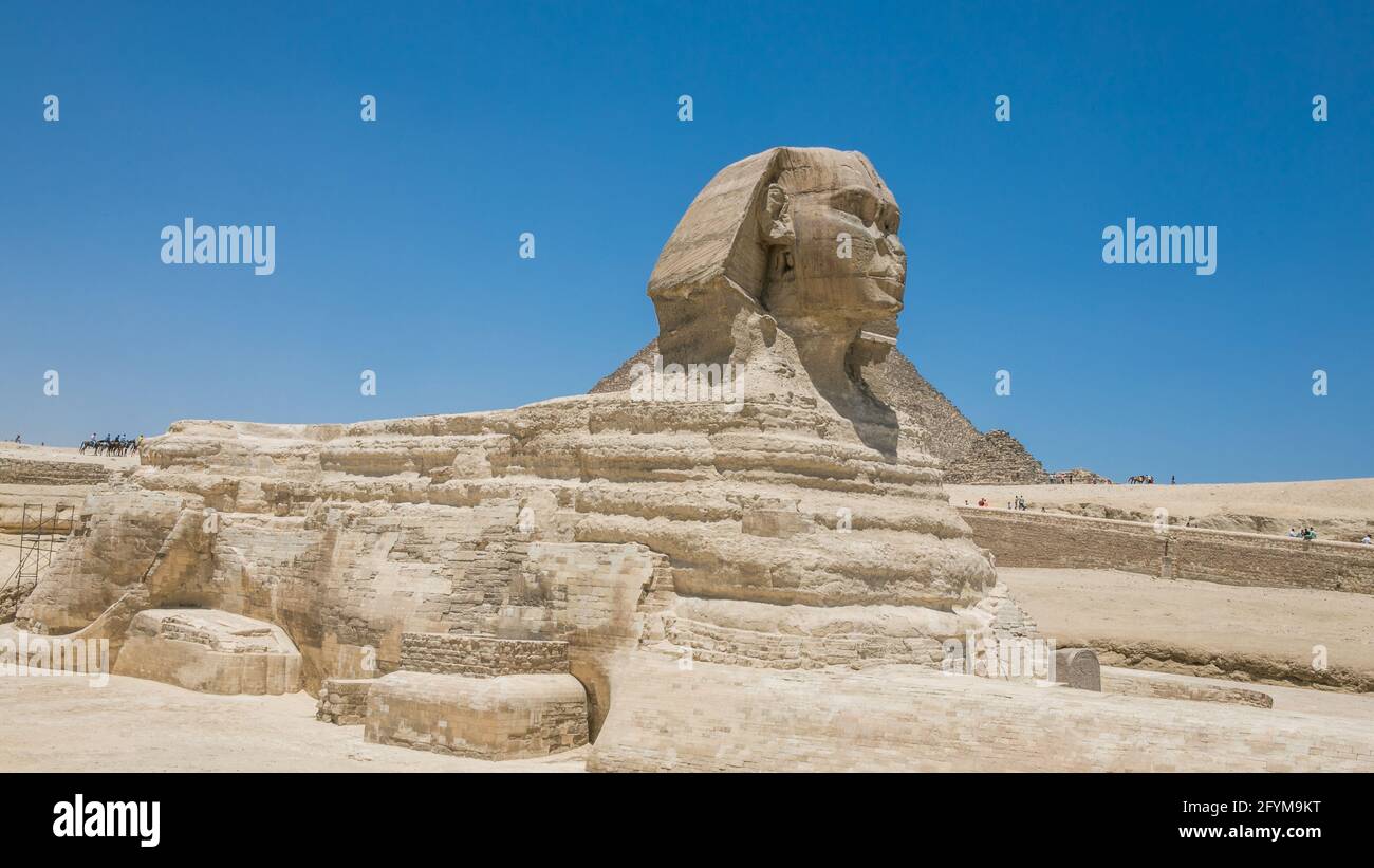 Great sphinx and pyramids of ancient Egypt in Giza, Cairo Stock Photo ...