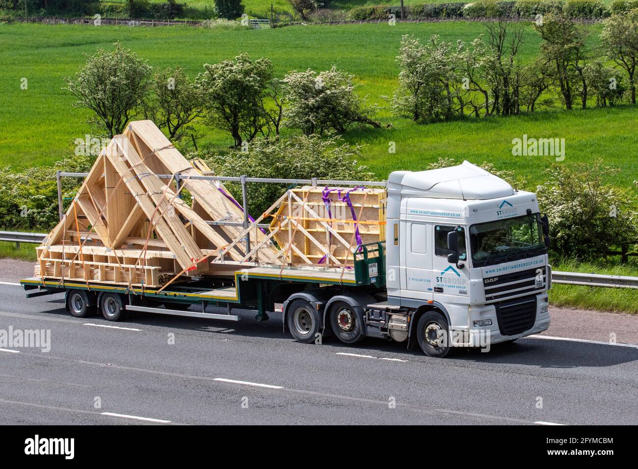Delivery of roof trusses hi-res stock photography and images - Alamy
