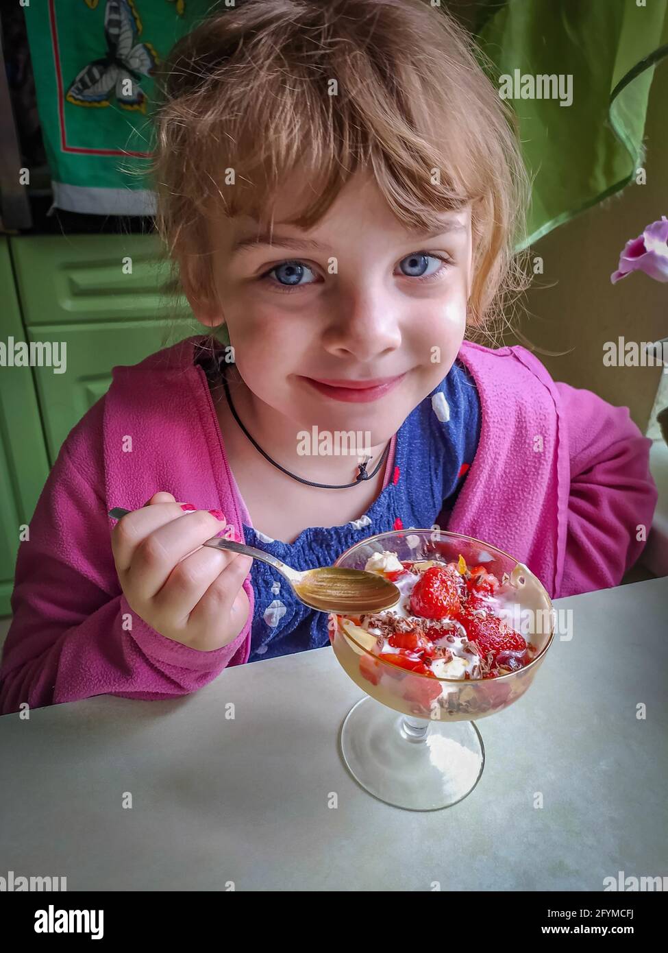 Child lick ice cream hi-res stock photography and images - Alamy