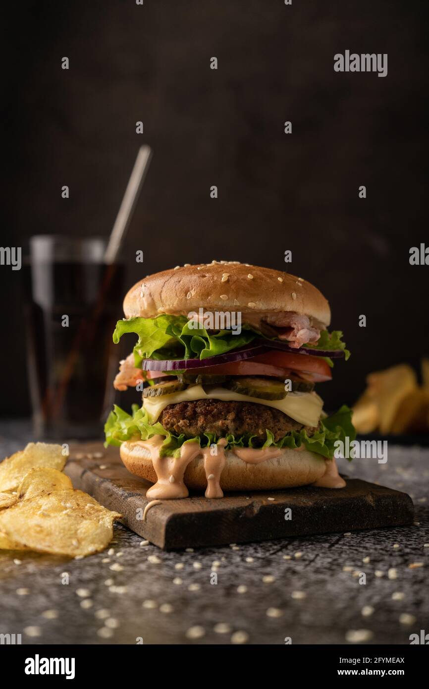 Beef burger lettuce tomato slices hi-res stock photography and images ...