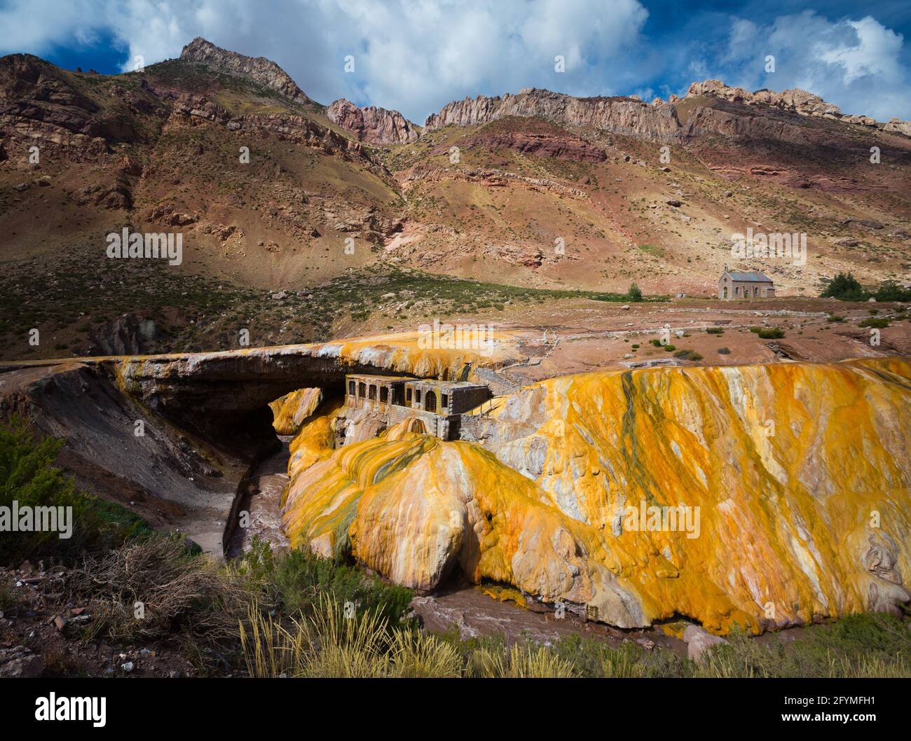 Arched Bridge of natural origin Inca Bridge (Puente del Inca ...