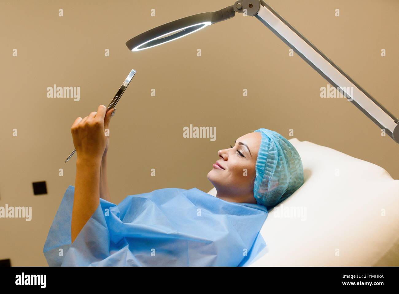 Woman makes rejuvenating facial injections procedure for lips ...