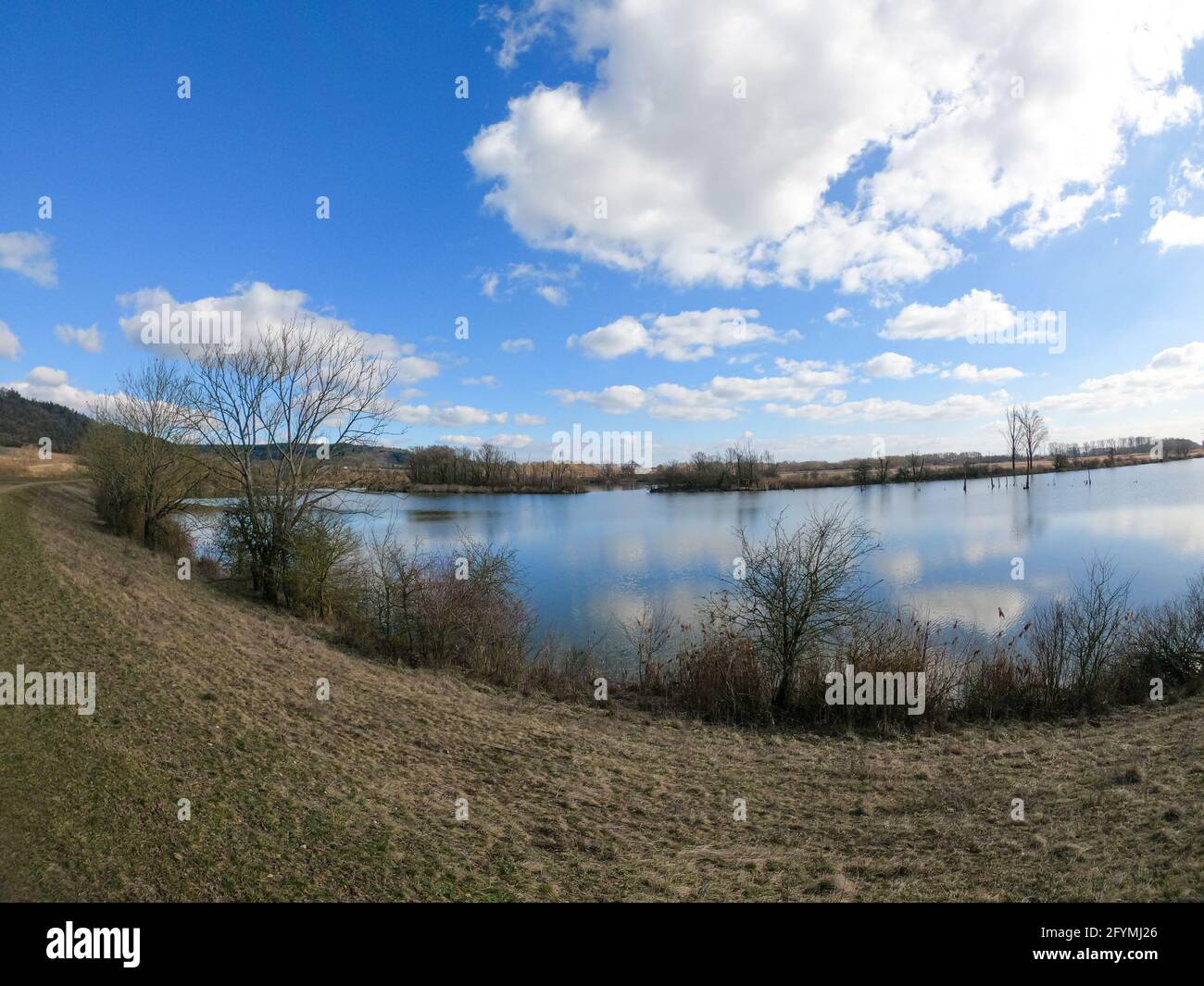Shot tranquil lakeshore scenic hi-res stock photography and images - Alamy