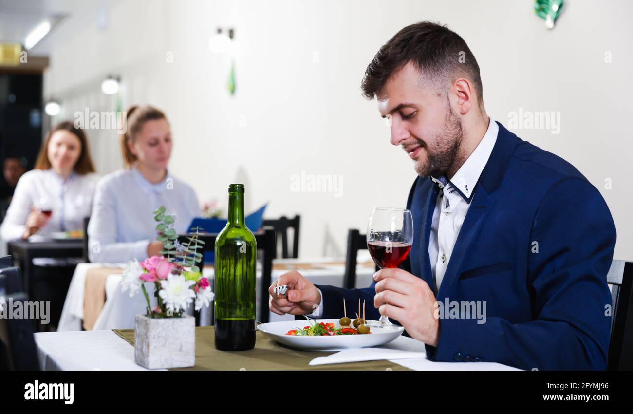 Businessman is having dinner in the restaurante indoor Stock Photo - Alamy