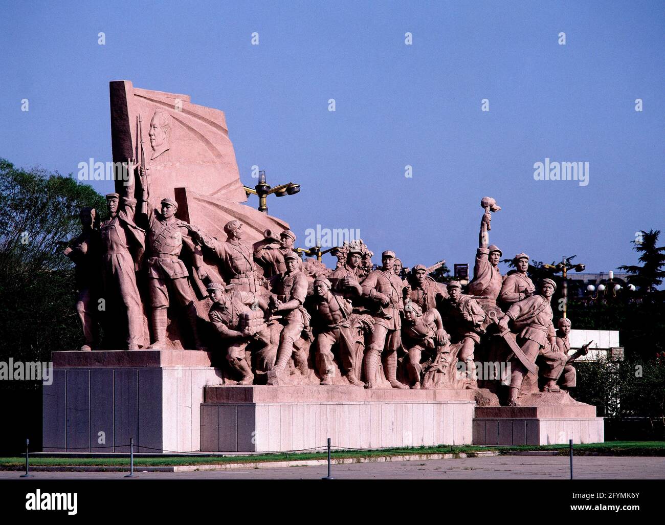 ESCULTURA DEL MAUSOLEO DE MAO ZEDONG EN LA PLAZA DE TIAN ANMEN