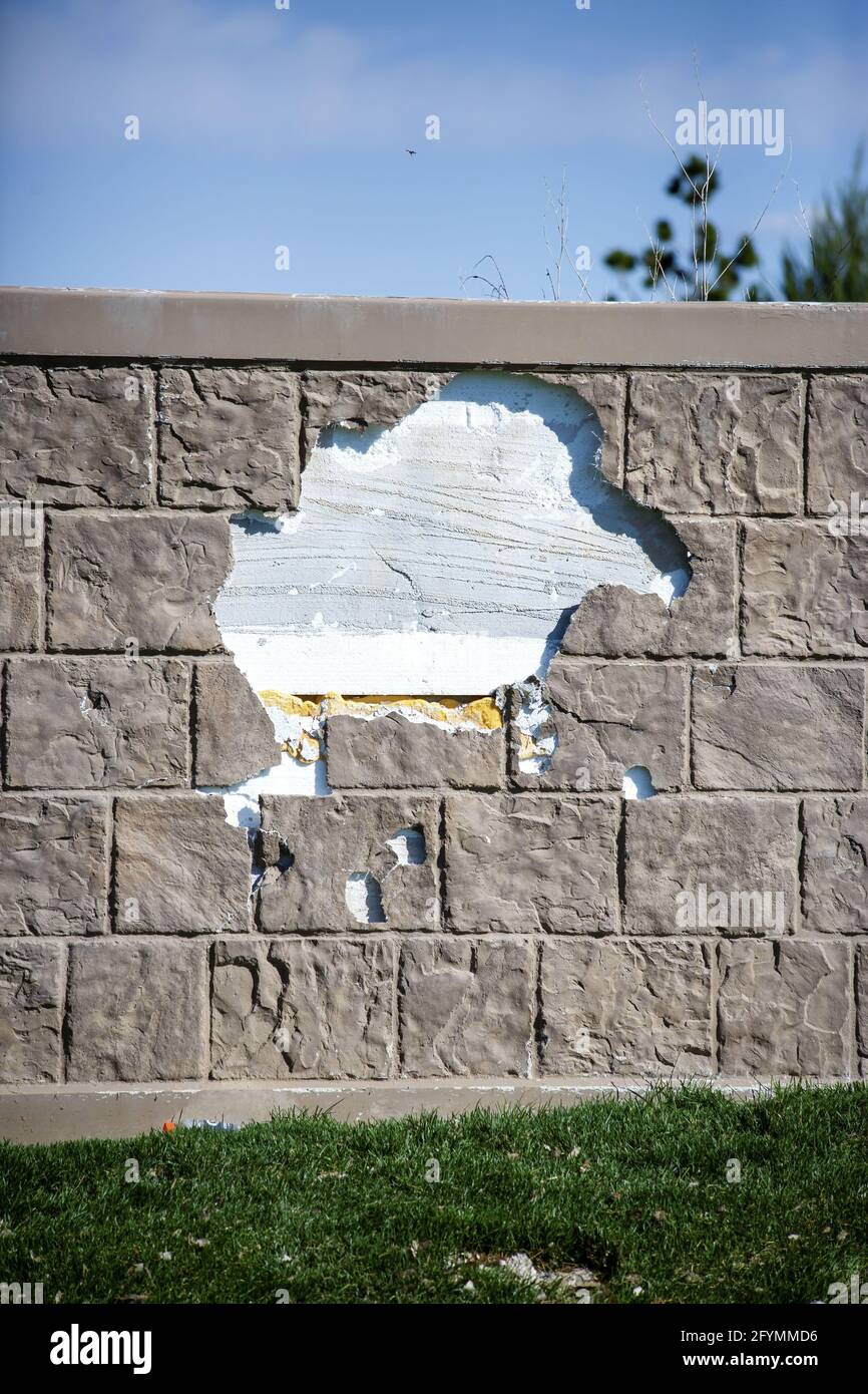 Old broken building piece hi-res stock photography and images - Alamy