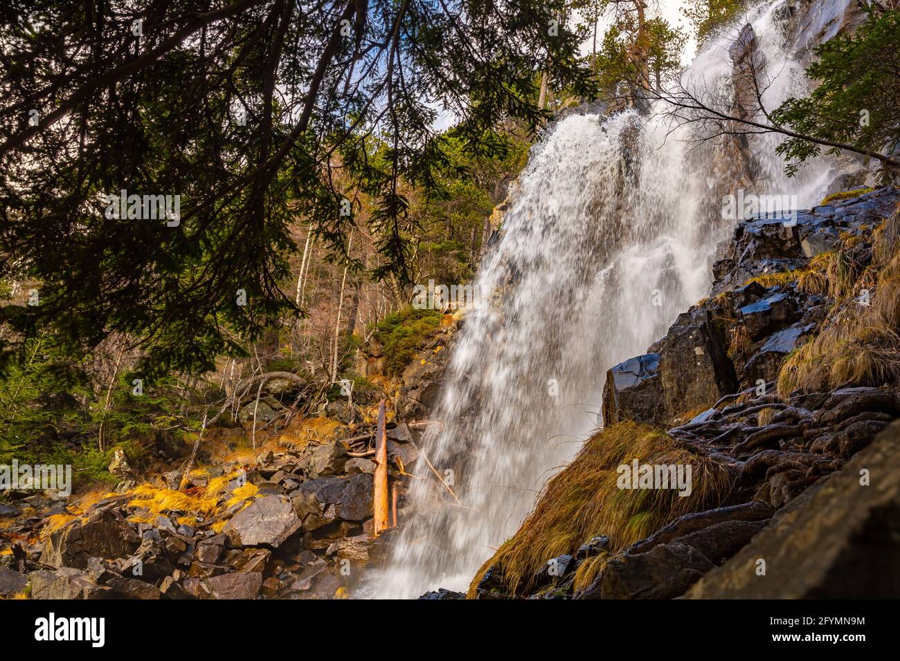 Lago de la cascada hi-res stock photography and images - Alamy