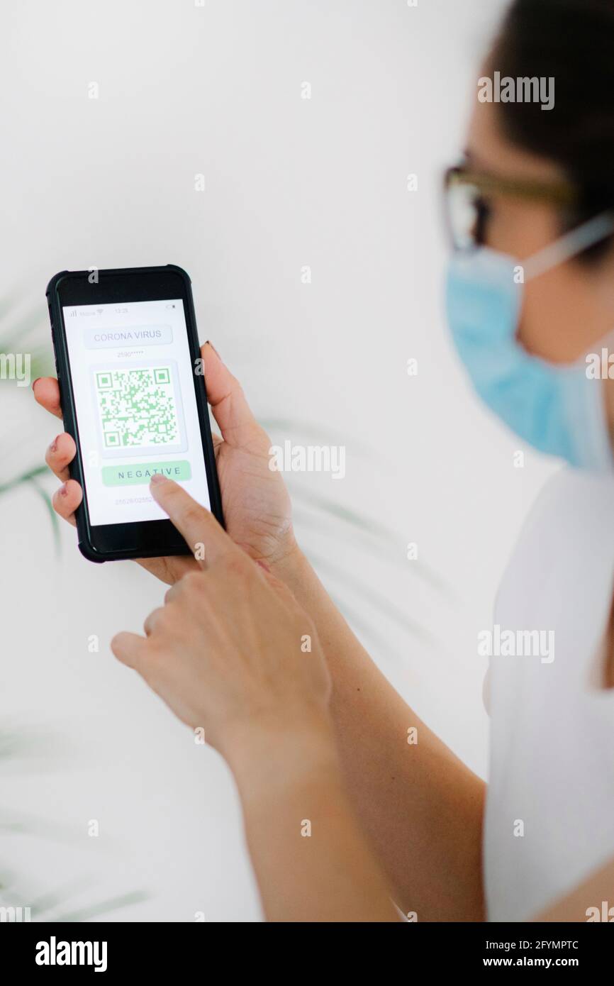 Coronavirus app with QR code Stock Photo - Alamy