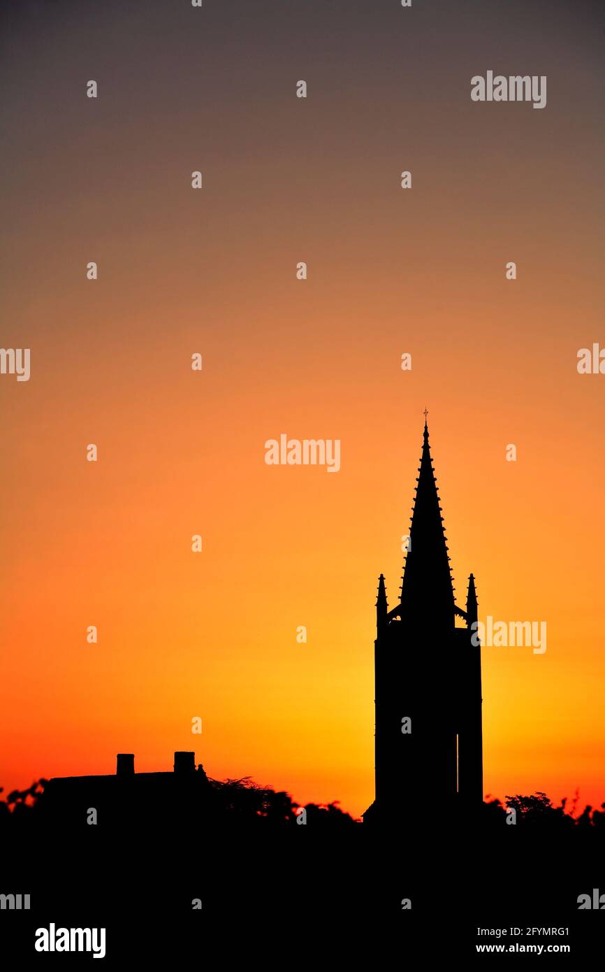 FRANCE. GIRONDE (33) SAINT-EMILLION MEDIEVAL VILLAGE. MONOLITH CHURCH ...