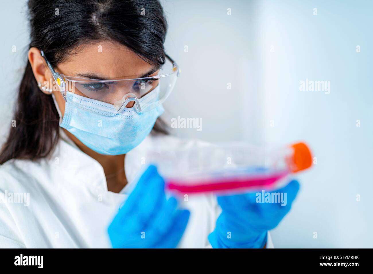 Molecular biology research hi-res stock photography and images - Alamy