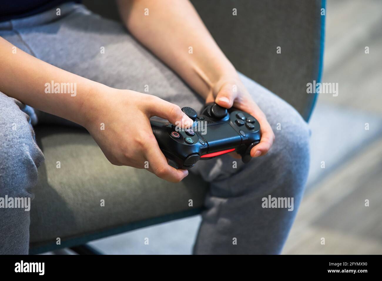 Video games hands hi-res stock photography and images - Alamy