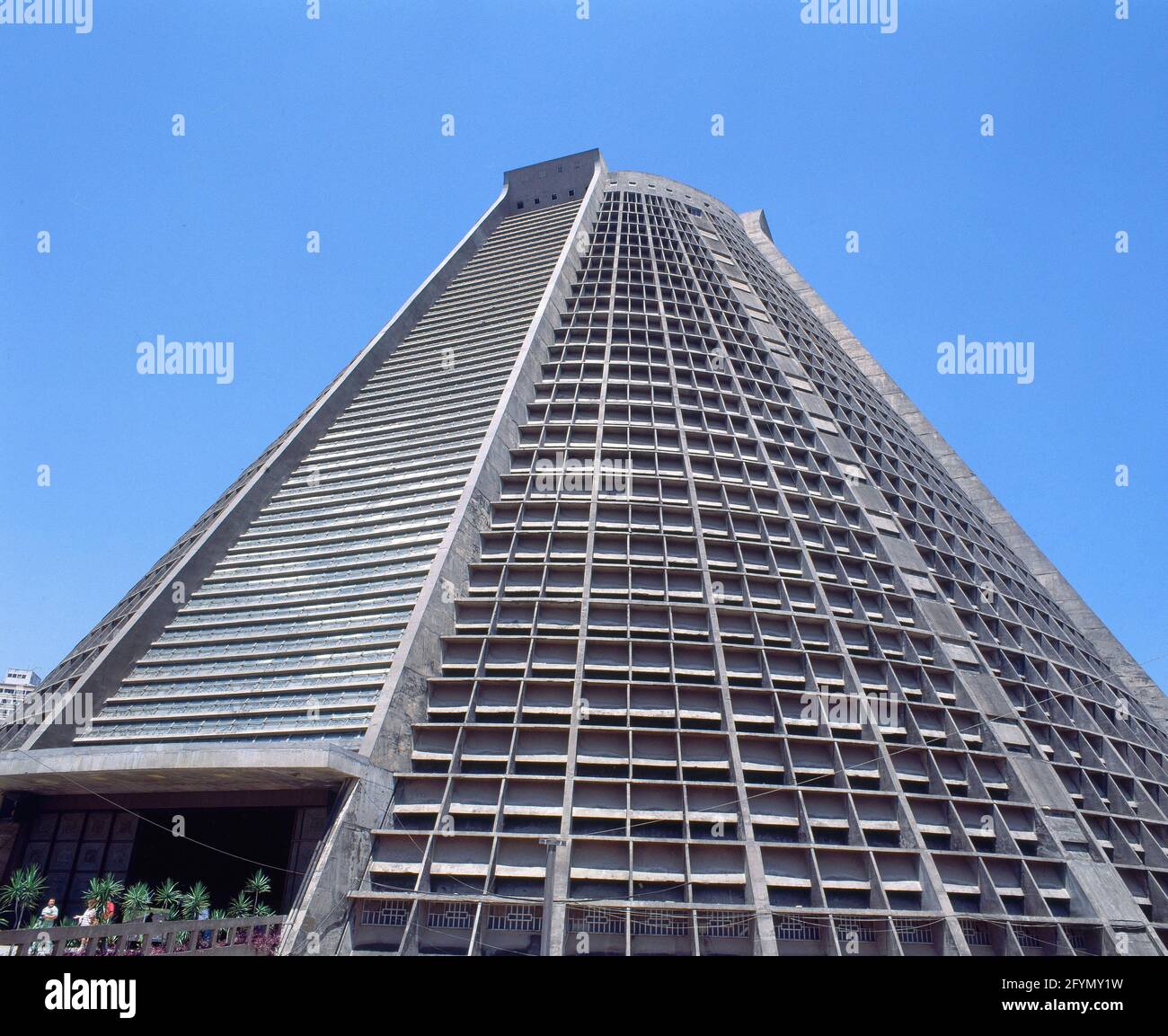 Arquitectura de forma moderna hi-res stock photography and images - Alamy