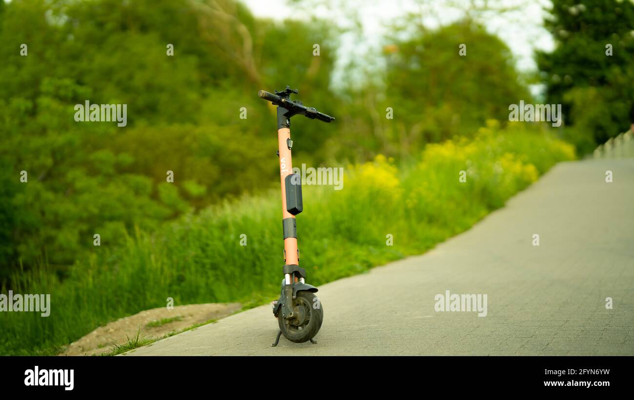 GrabWheels eScooters in Düsseldorf 2021 Stock Photo - Alamy