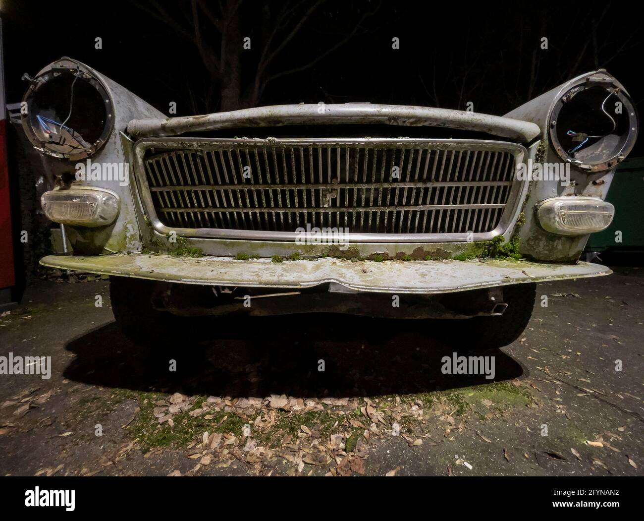 Old rust french vehicle hi-res stock photography and images - Alamy