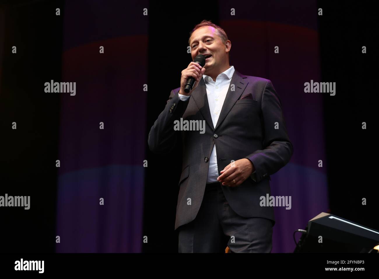Magnus Carlson, singer and songwriter, during a concert Stock Photo - Alamy