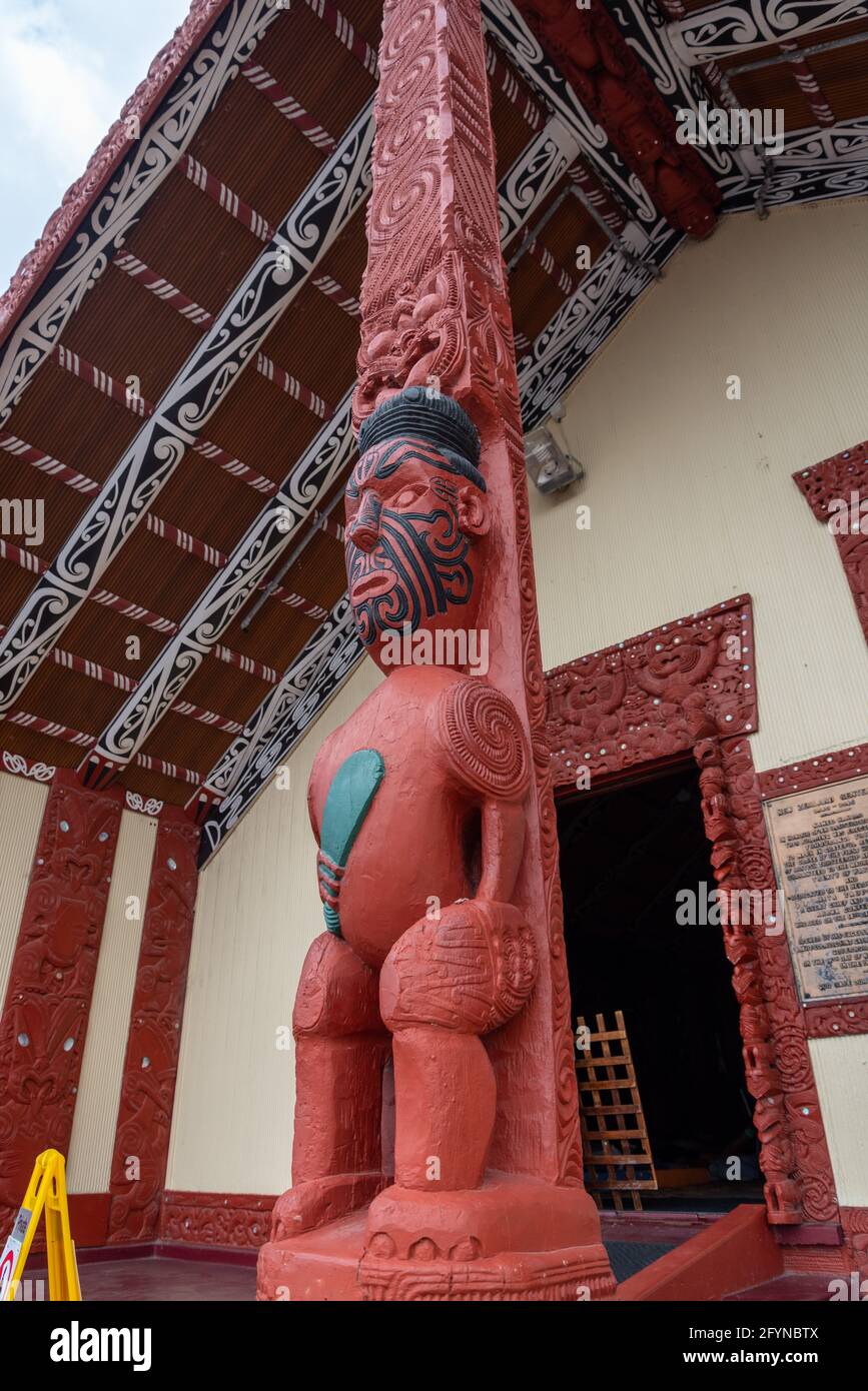 Maori sculptures hi-res stock photography and images - Alamy