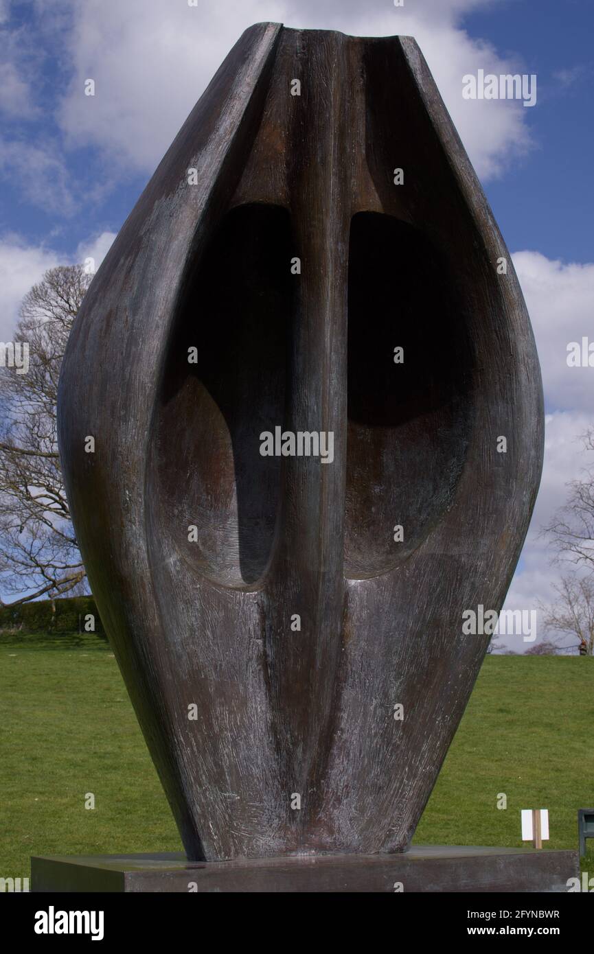 Large Totem Head Sculpture by Henry Moore at Yorkshire Sculpture Park ...