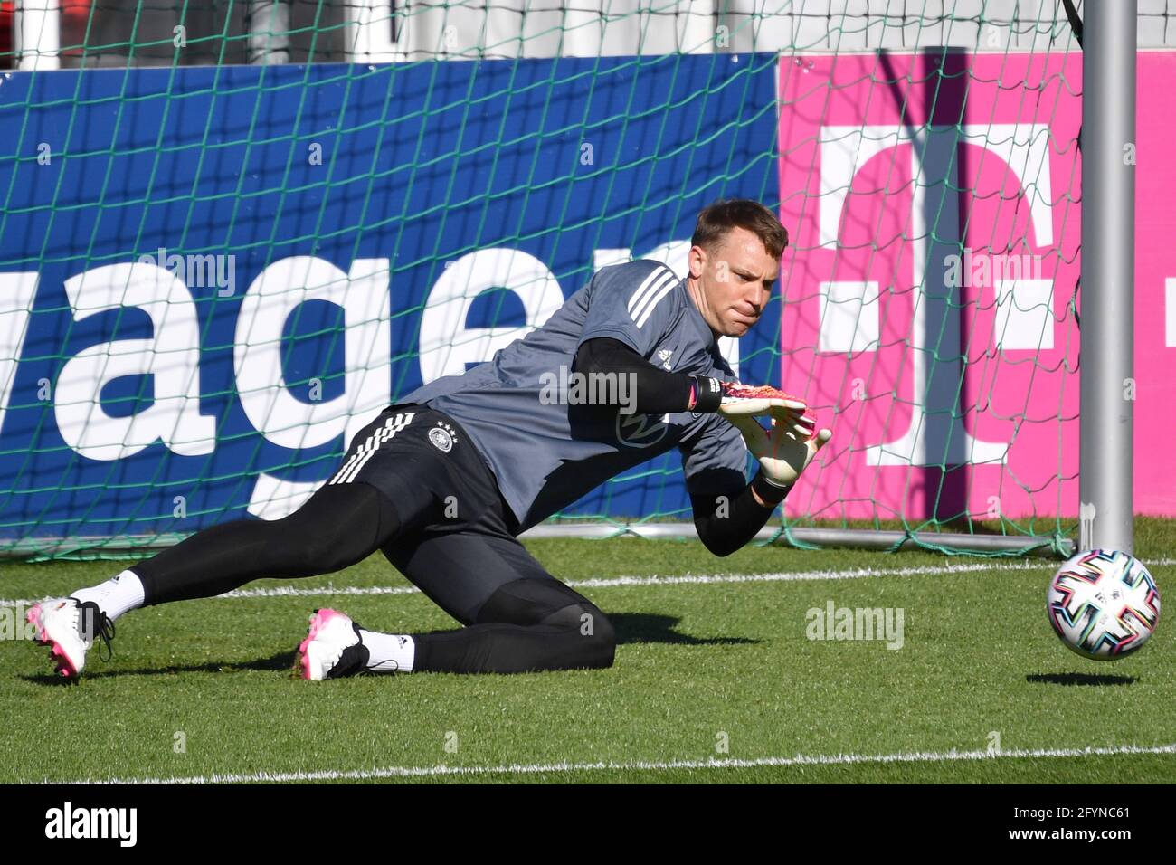 Manuel NEUER, parries the ball, parade. Action, single action, single ...