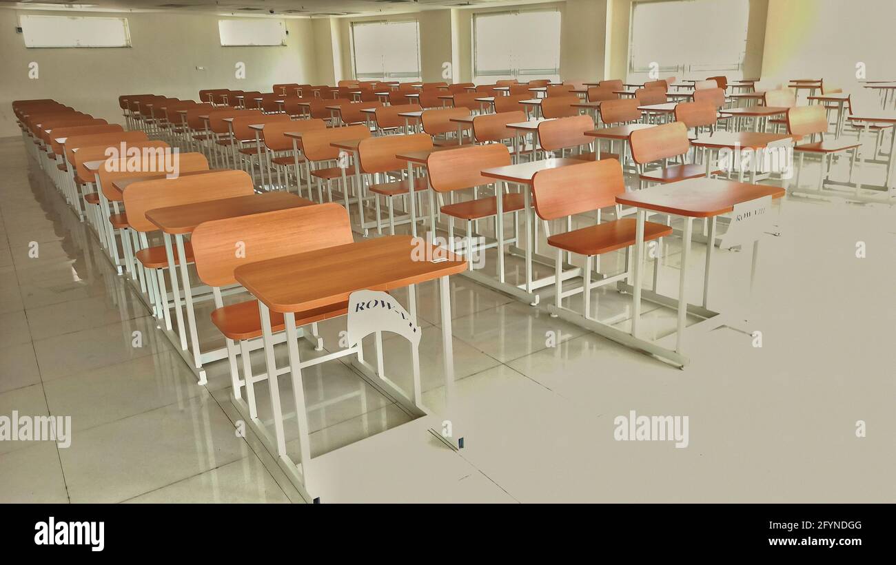 Wooden decks and chairs arranged in the empty classroom Stock Photo - Alamy