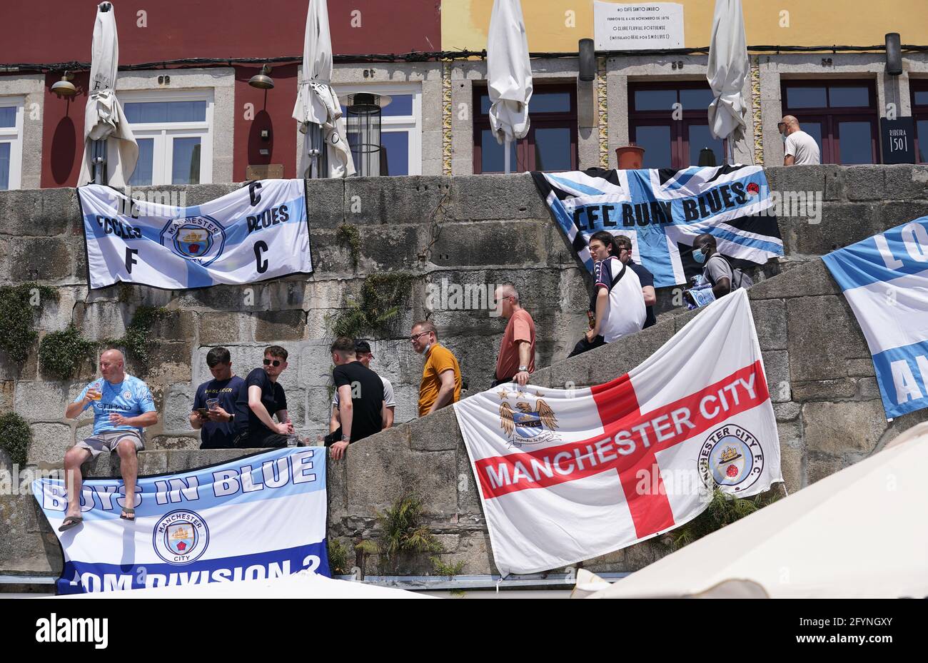 Manchester City fans in Porto centre before the UEFA Champions League ...