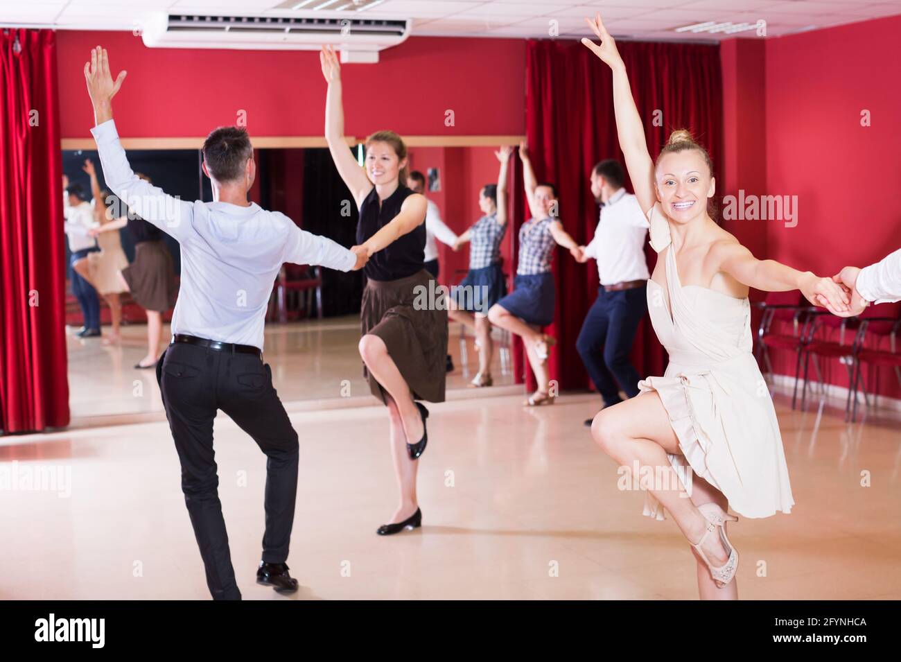 Couples practice studio dance hi-res stock photography and images - Alamy